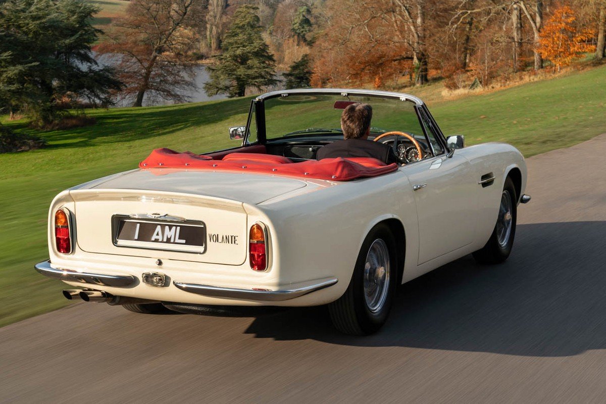 Aston Martin začal přestavovat svoje stará auta na elelektromobily