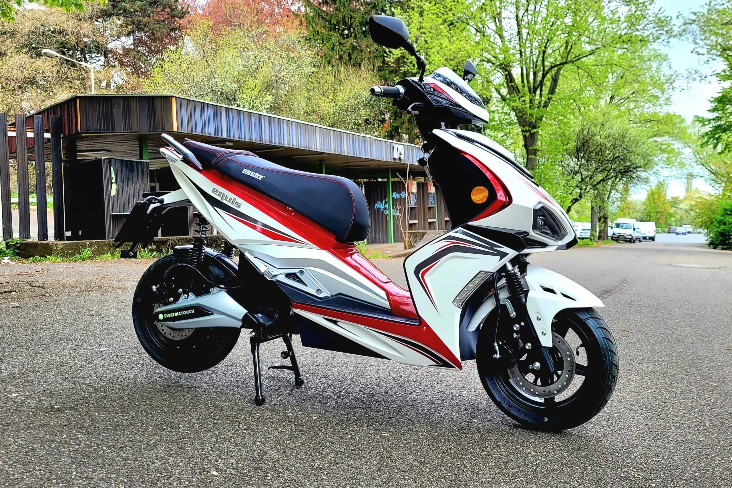 Hecht představuje nový elektro skútr Equis ve sportovním designu